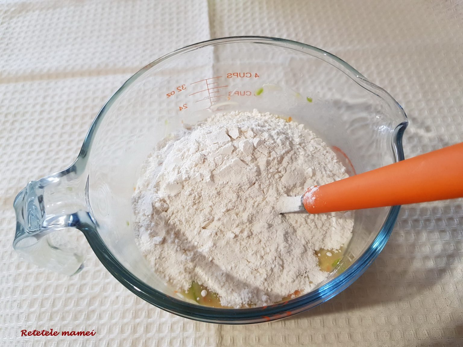 Mini chec cu dovlecel și cașcaval - Retetele mamei